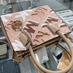 Michael Kors | Bags | Michael Kors Mercer Medium Leather Messenger Buff ...